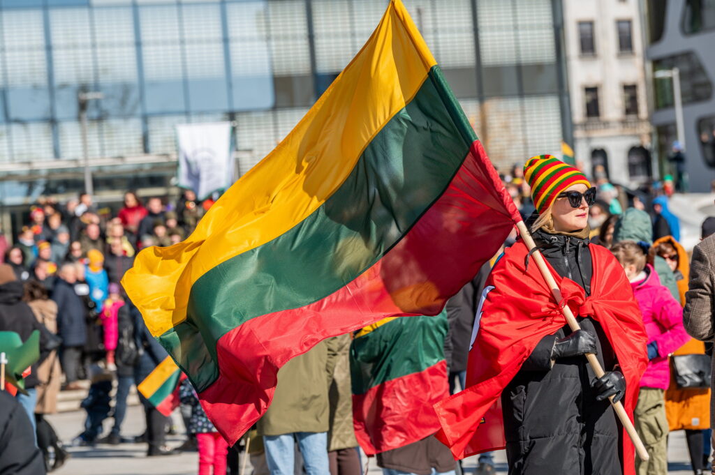 Jau šiandien 21 val. „Tautišką giesmę" giedoti kviečia visame pasaulyje ...